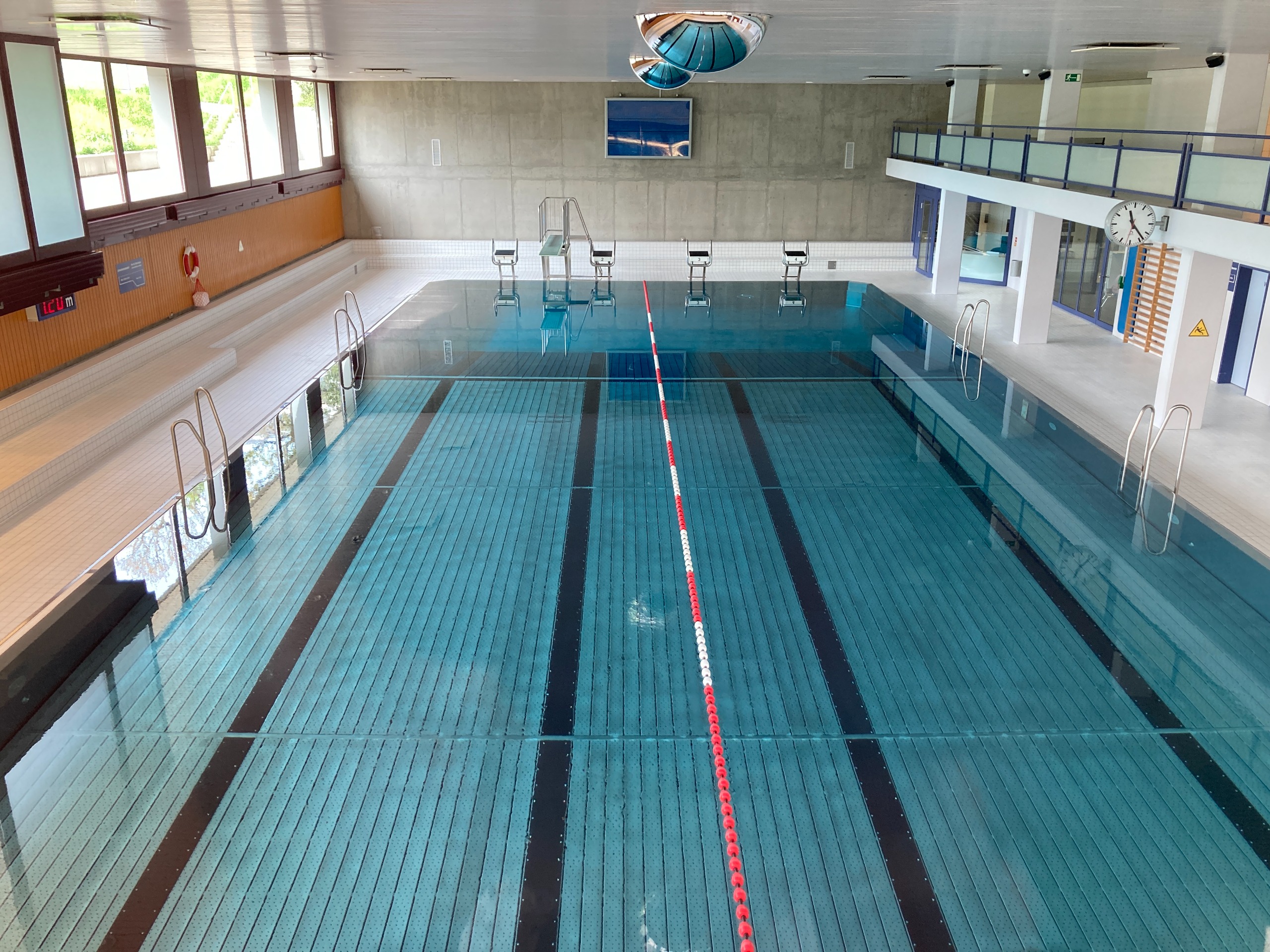 Eröffnung des Hallenbads Bottmingen